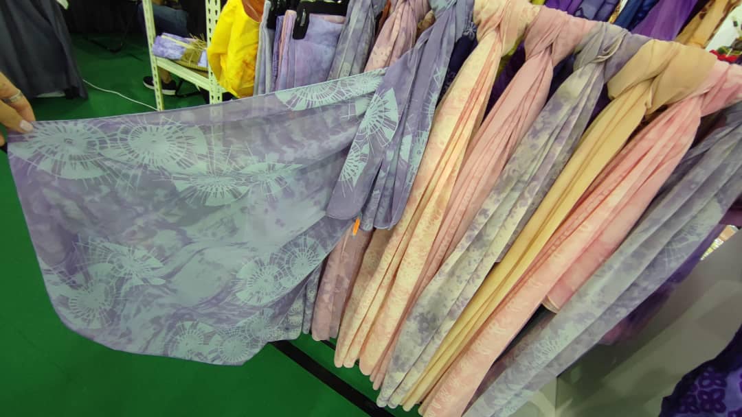 Batik Linut: Harnessing the Fruit of Craft Innovation - RAKAN Sarawak